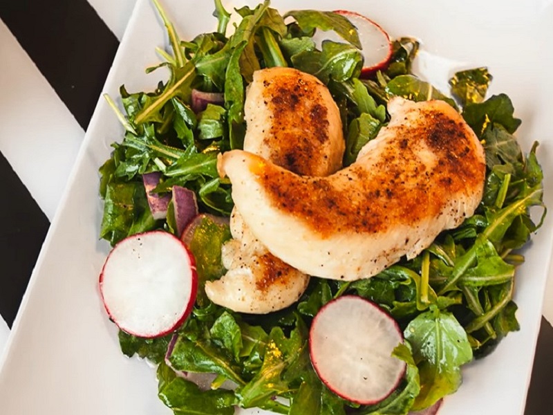 Chicken with Arugula for a Fresh and Flavorful Meal | Luna's Kitchen Tips