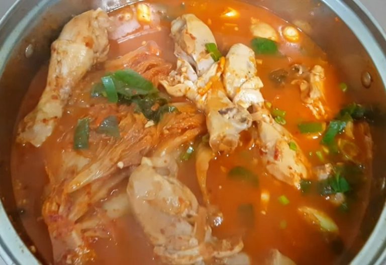 Chicken with Kimchi That Packs a Punch [Spicy Meets Savory] | Luna's ...