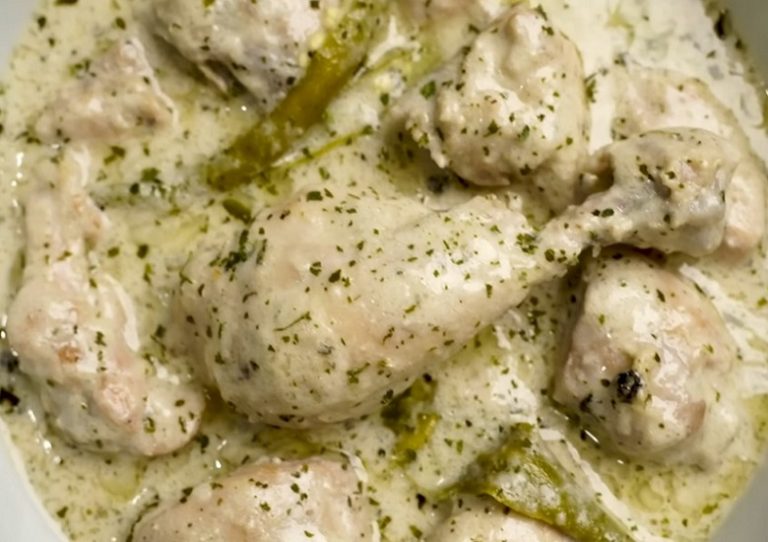 Simple Country-Style Chicken with White Gravy Recipe | Luna's Kitchen Tips