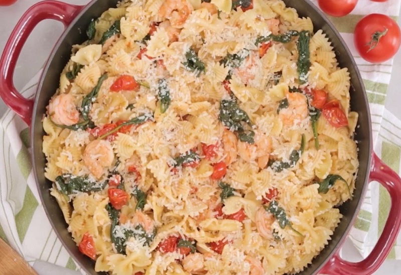 Easy and Creamy Shrimp With Bow Tie Pasta Recipe | Luna's Kitchen Tips